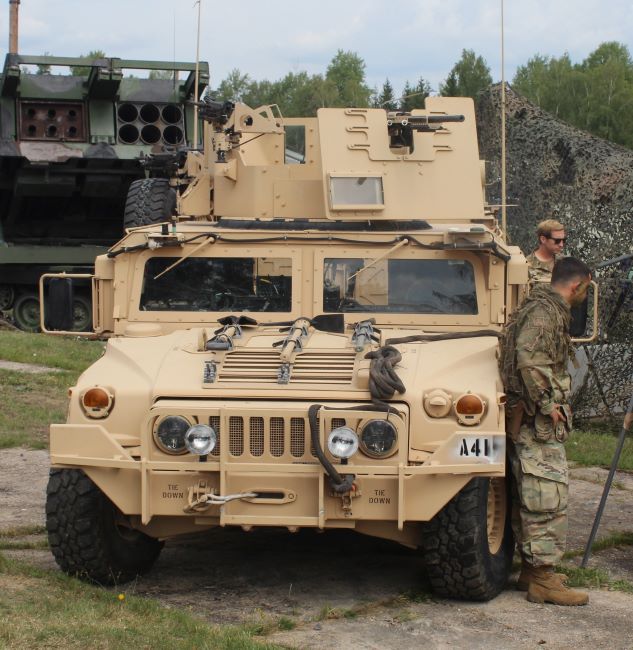 Warwheels Net M1165 Hmmwv Command General Purpose Ground Mobility